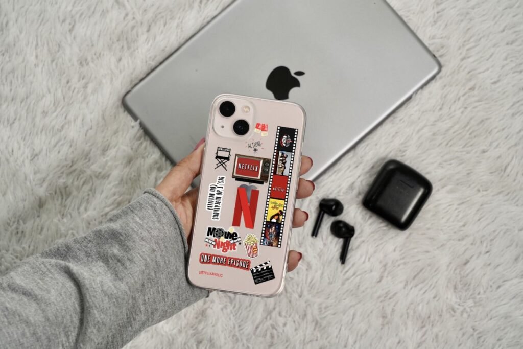 Netflix & chill sticker case – Cool Genie